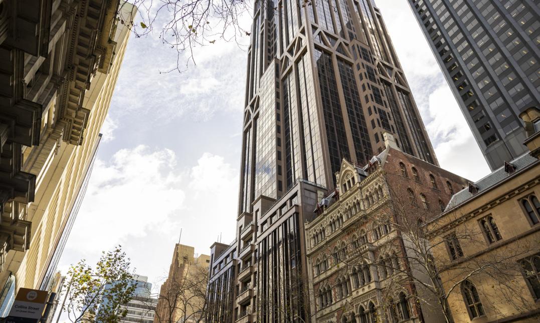 Queen & Collins | GPT